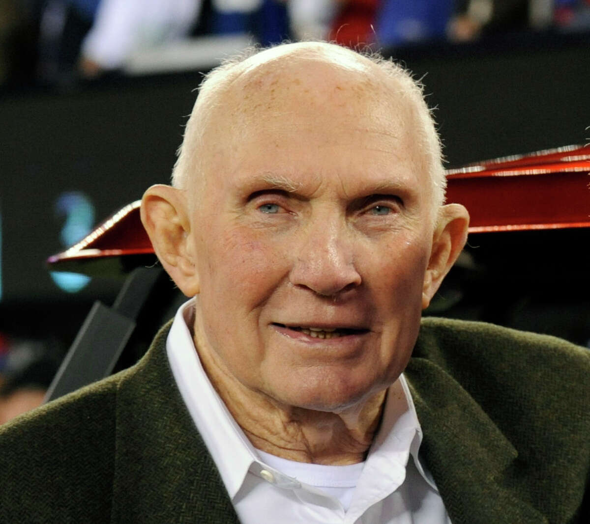 Y.A. Tittle, ex-49ers QB and Hall of Famer, dies at 90