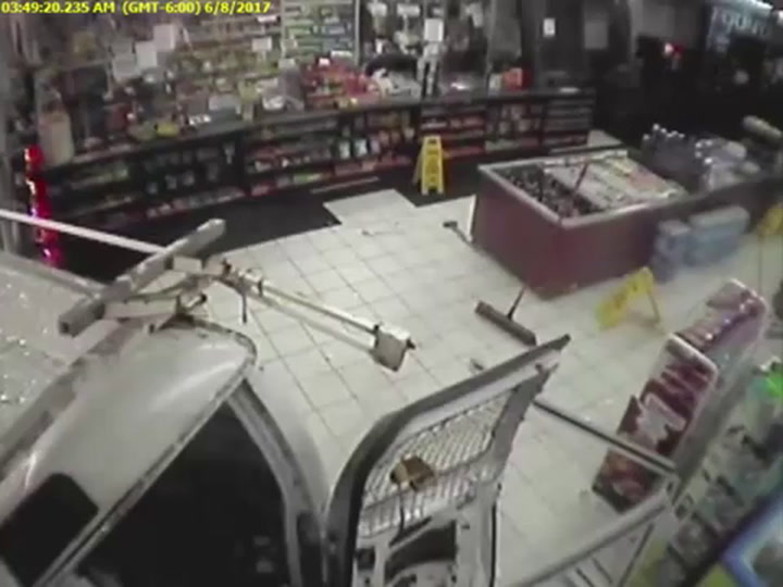 Unsuccessful robbers caught on video ramming van into Houston gas station
