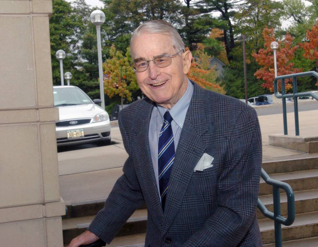 Prescott Bush Jr., brother and uncle to presidents, dies at 87