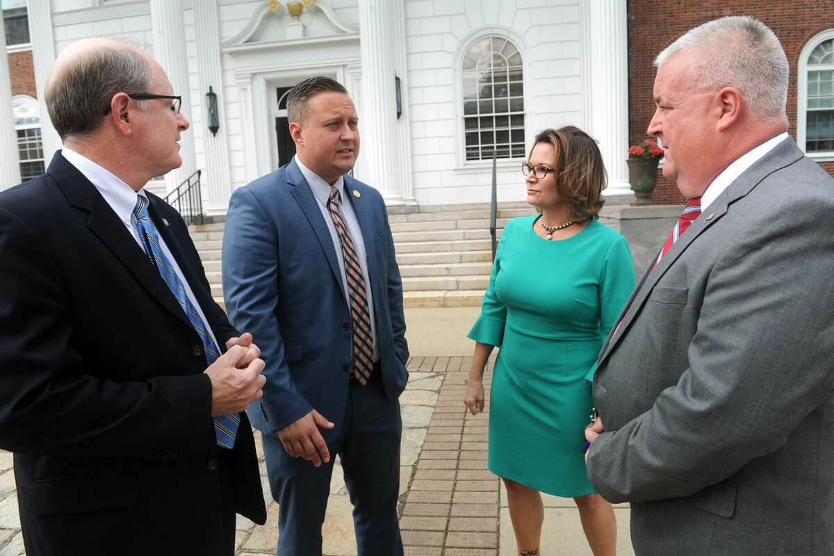 Stratford state senator urges budget veto override