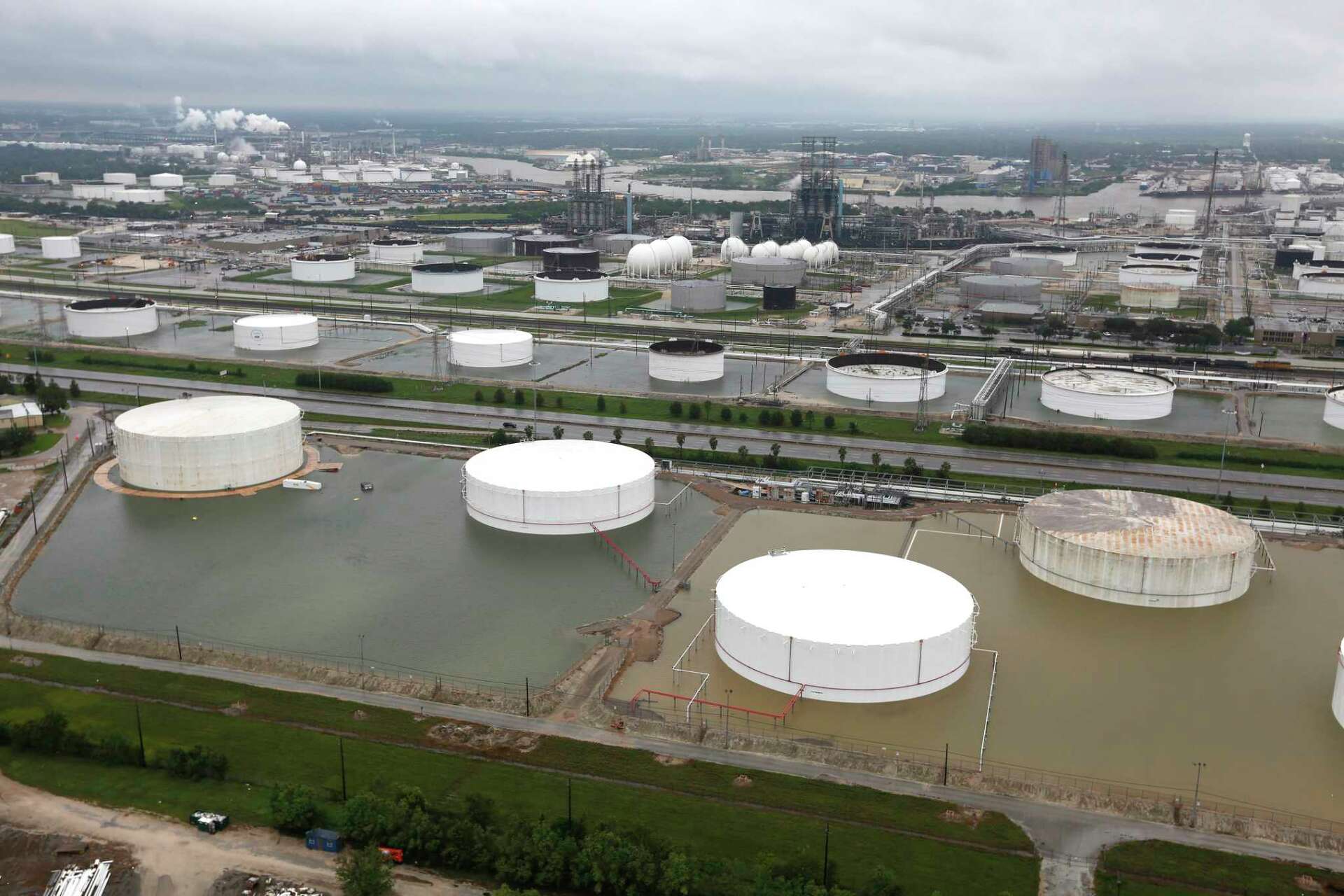 Failures of floating-roof oil tanks during Harvey raise concerns