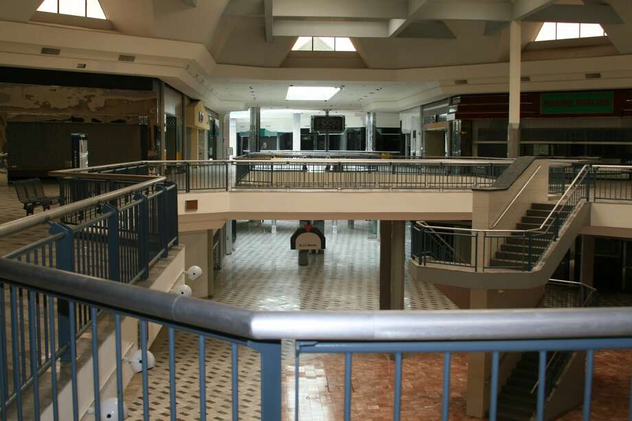 Creepy photos of the old Windsor Park Mall before Rackspace bought it ...