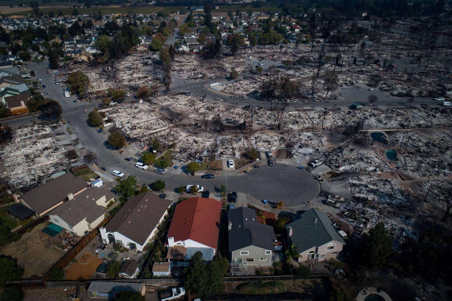 Incredible photos show how one man's house was saved in Tubbs Fire