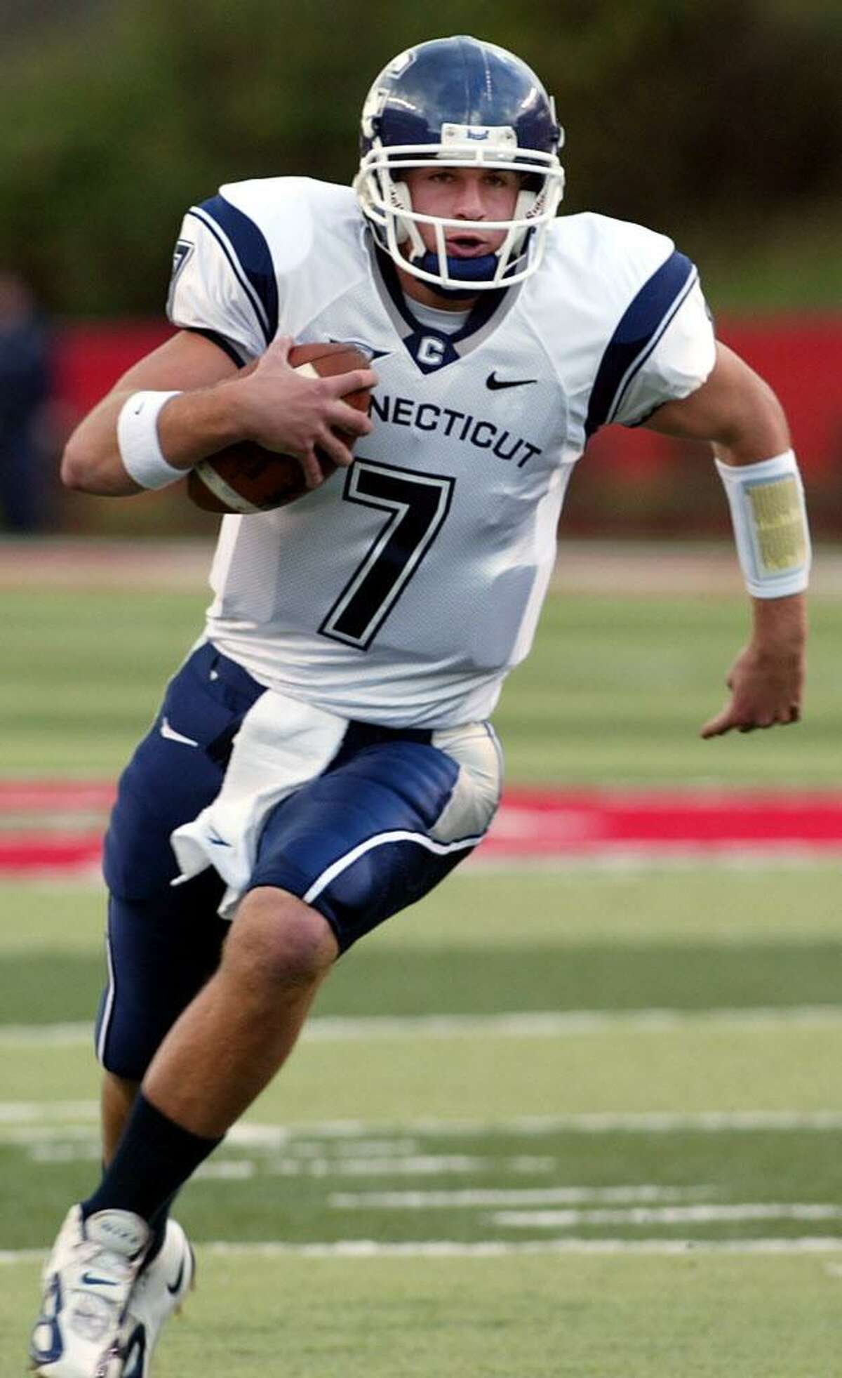 Former Shelton, UConn QB Orlovsky retires