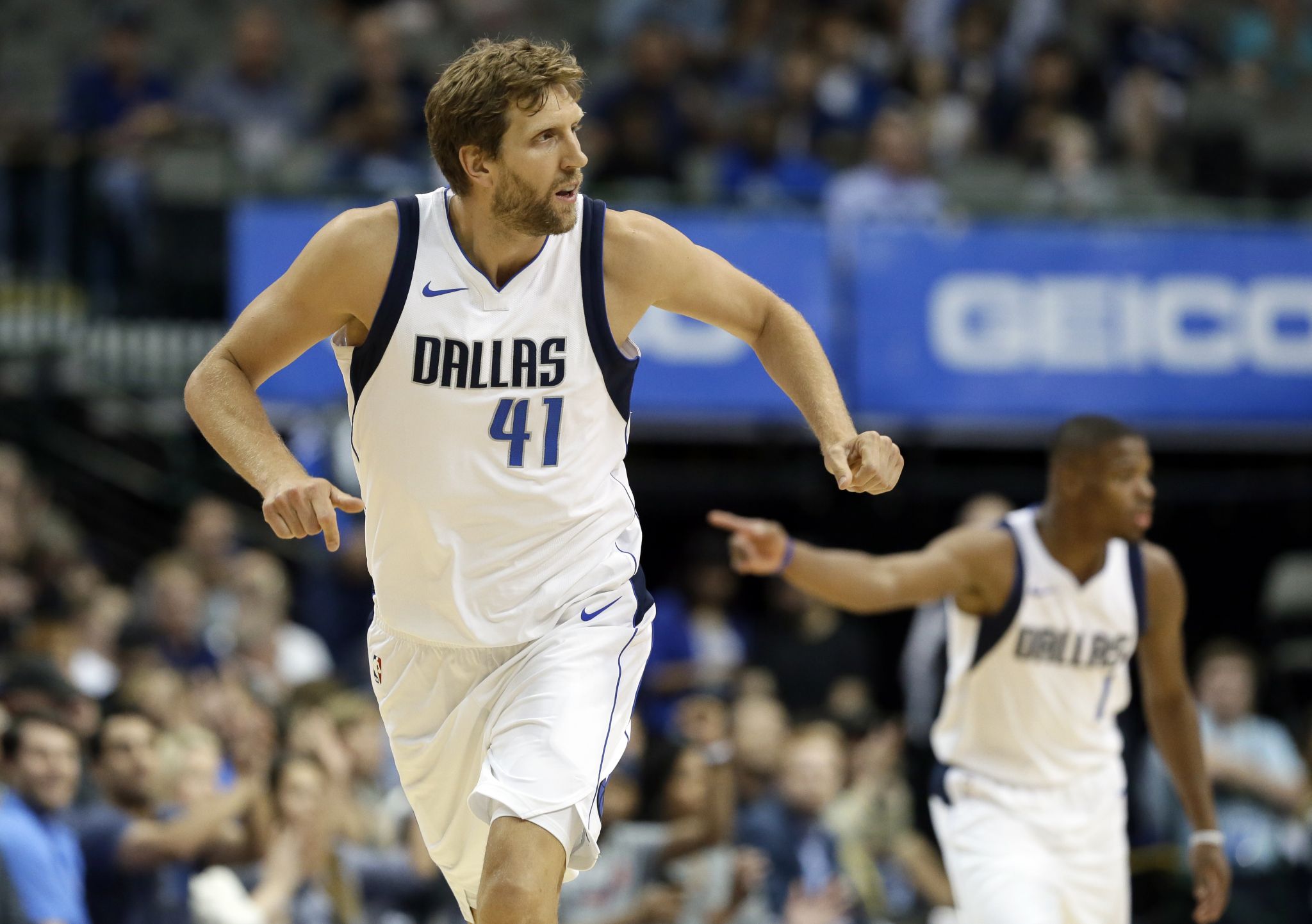 Smaller lineup means Dirk Nowtizki is now Mavericks' center