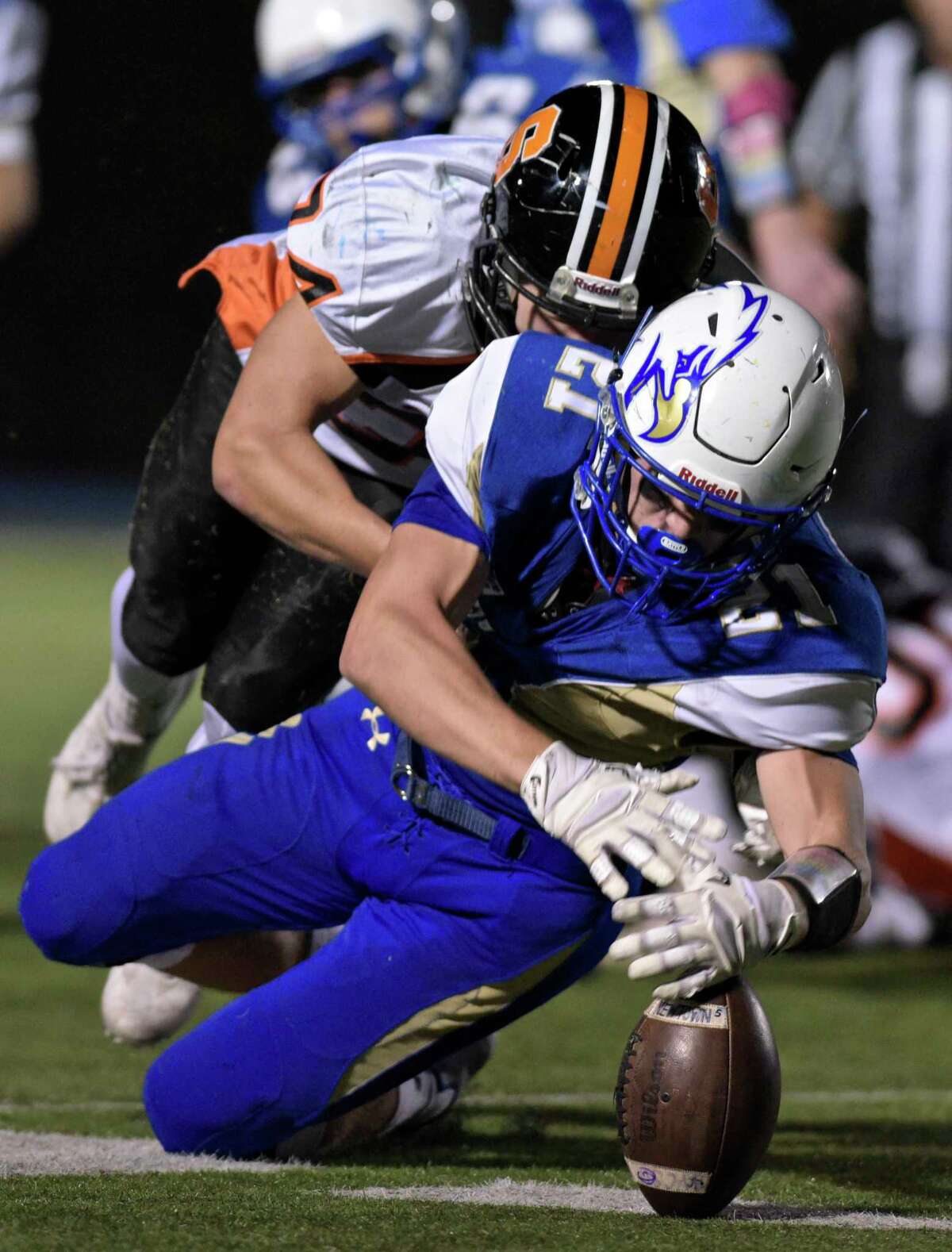 The DAILY 5: The best helmets in high school football