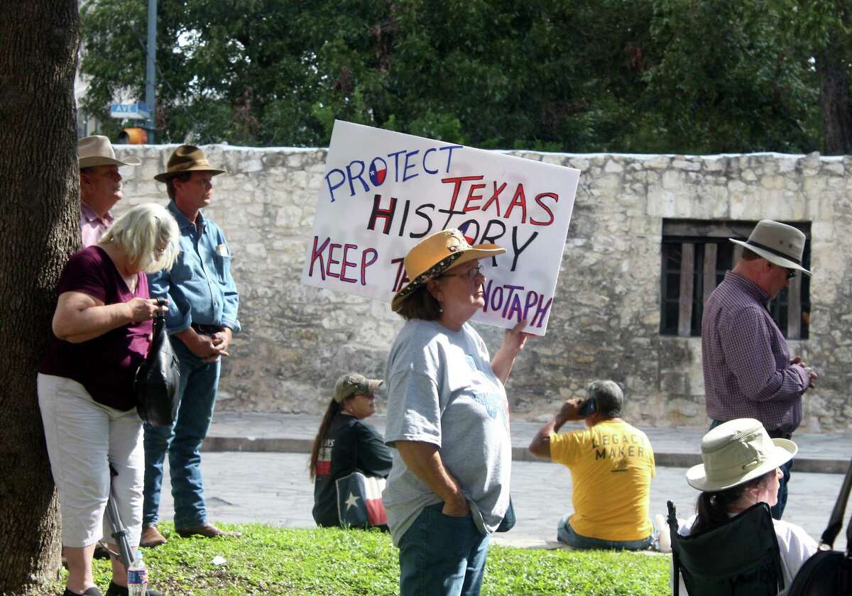Crowd protests Cenotaph’s removal from Alamo Plaza