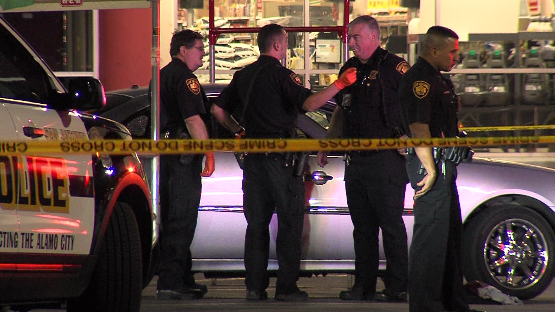 Gunmen at large after killing 1, hospitalizing 1 in Northeast Side ...