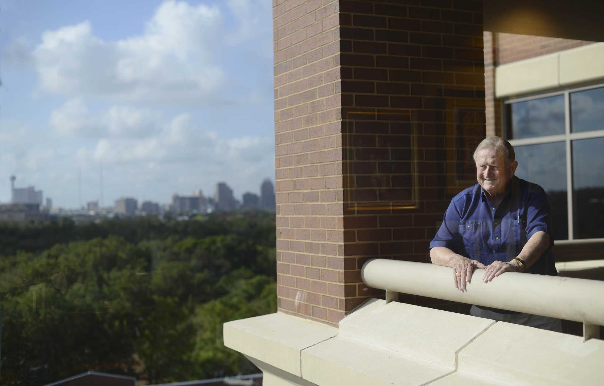 McCombs headed efforts to build San Antonio’s iconic tower to anchor ...