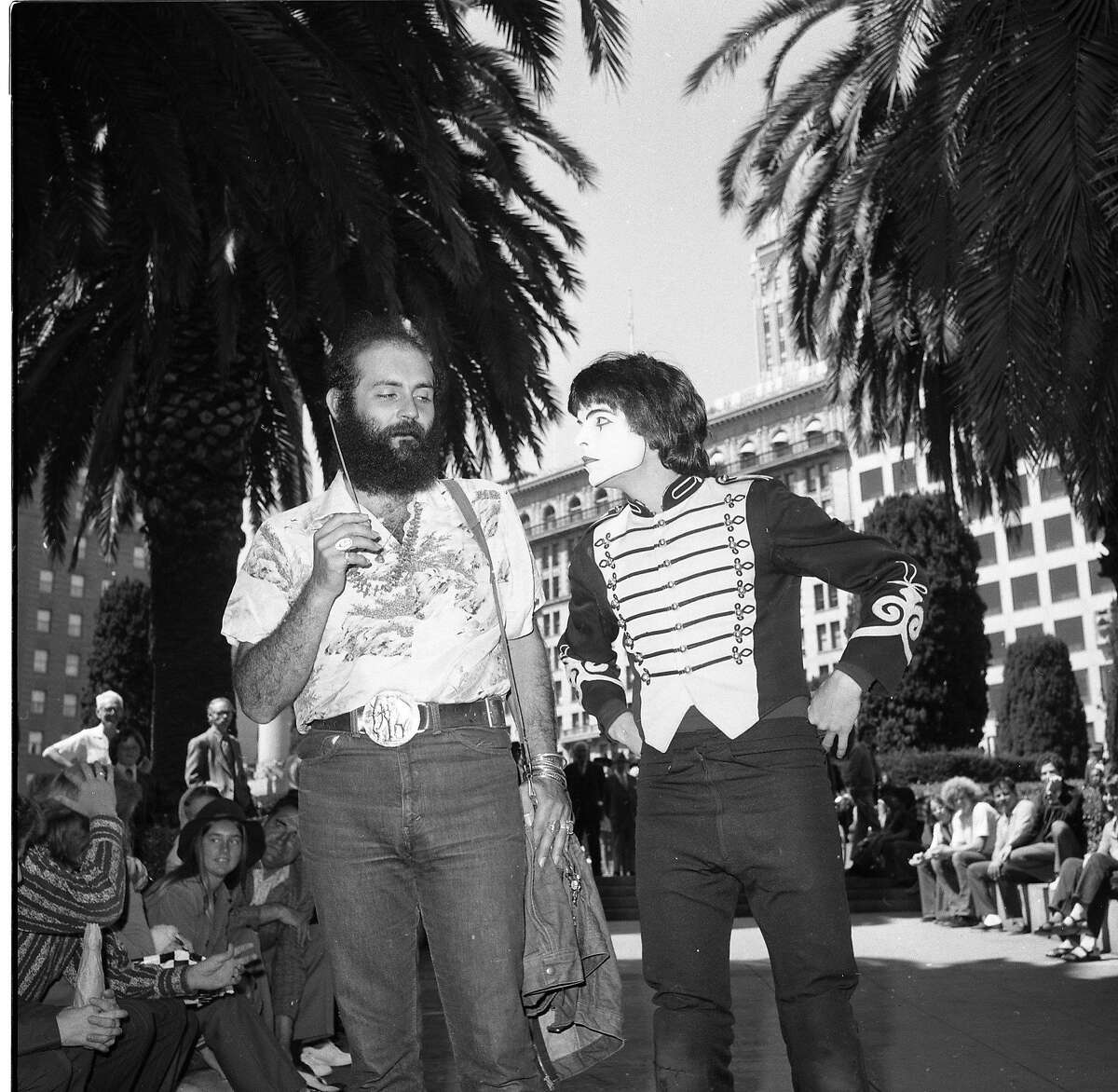 When 2 mimes had a resounding wedding in Union Square