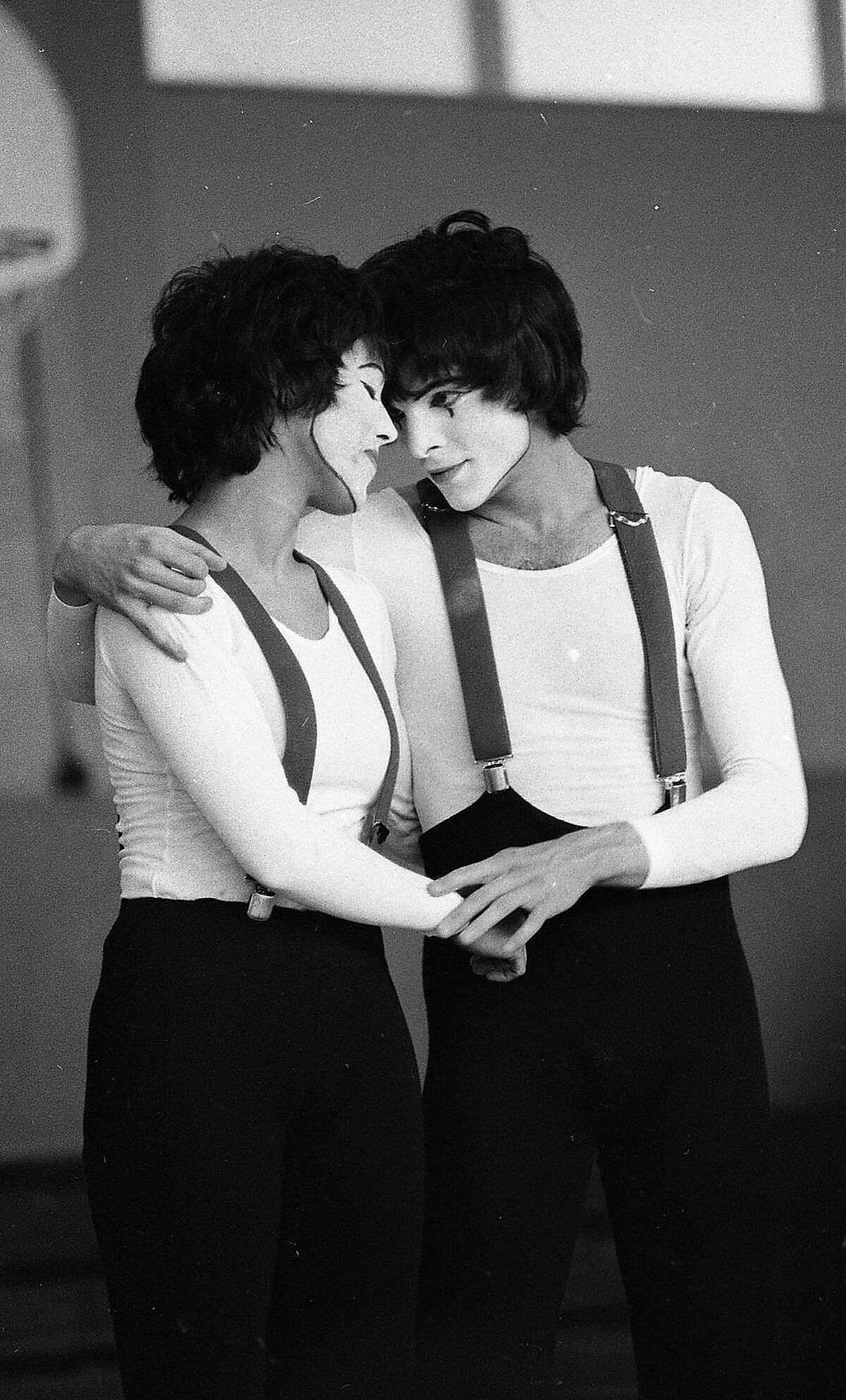 When 2 mimes had a resounding wedding in Union Square