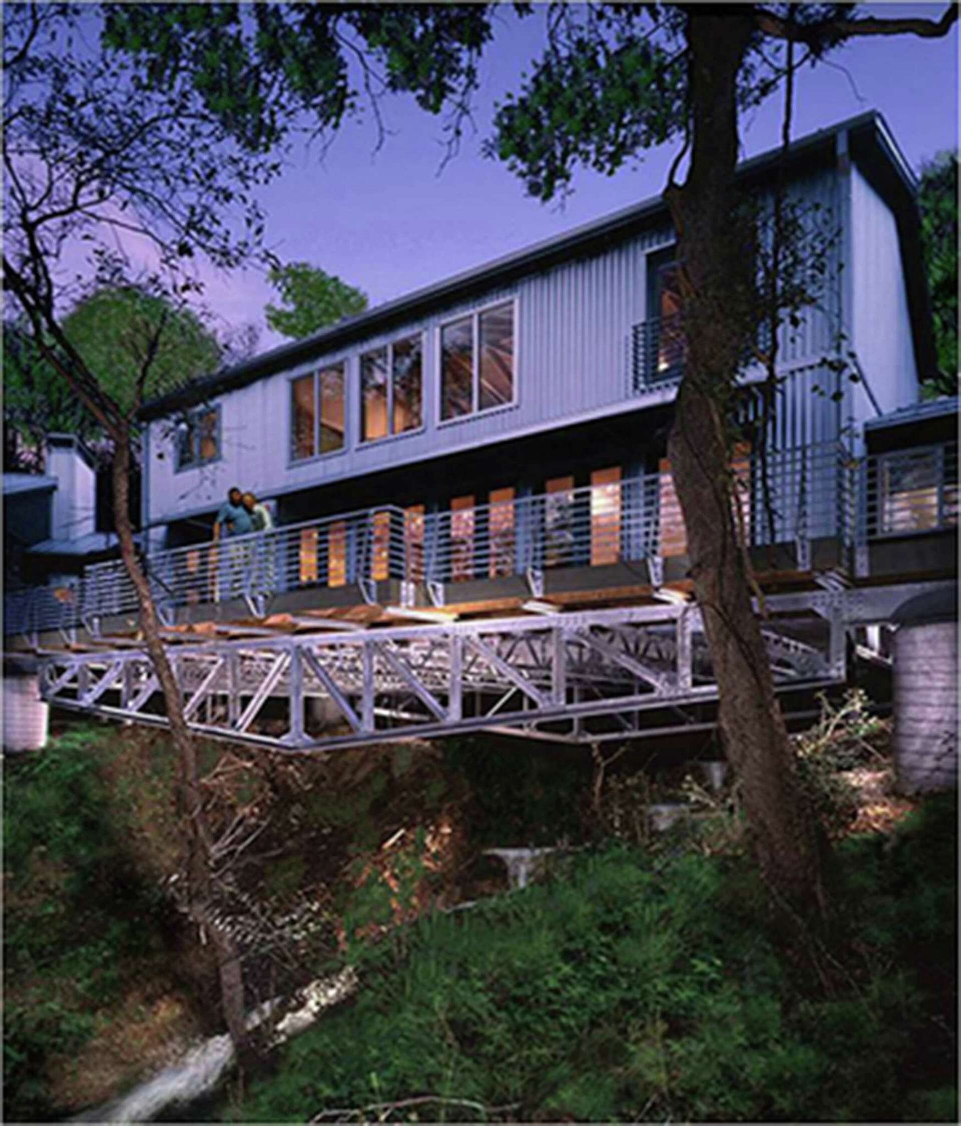 Setting inspires La Grange home's bridge-like design