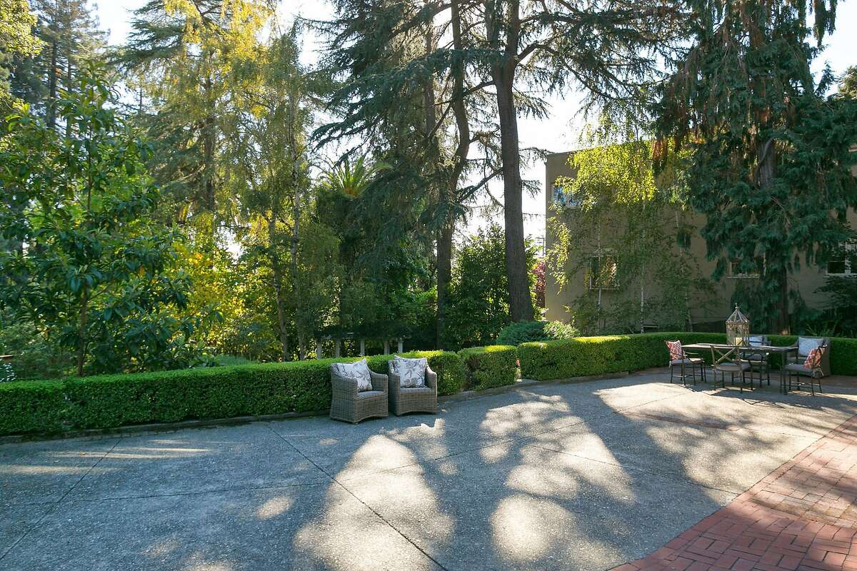 Walk-through: Stately Dutch Colonial in Piedmont