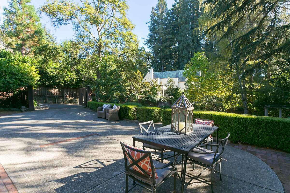 Walk-through: Stately Dutch Colonial in Piedmont