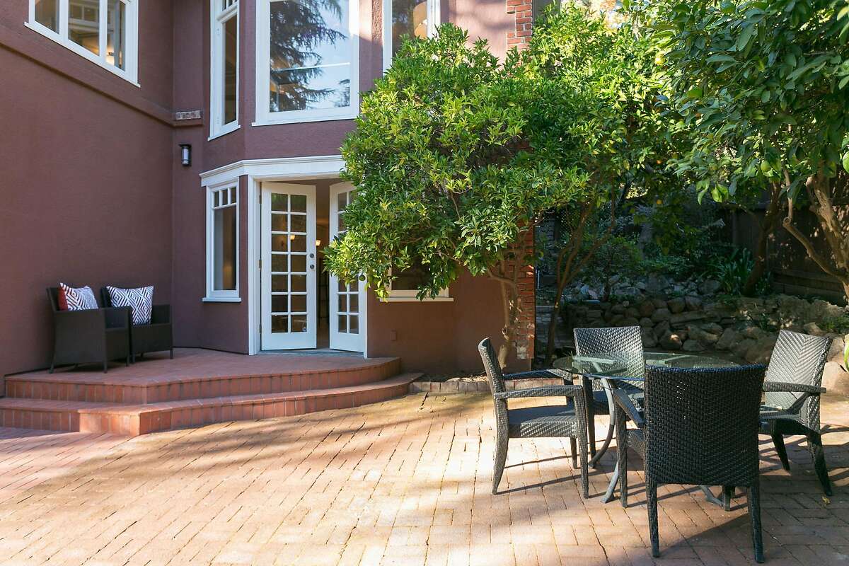 Walk-through: Stately Dutch Colonial in Piedmont