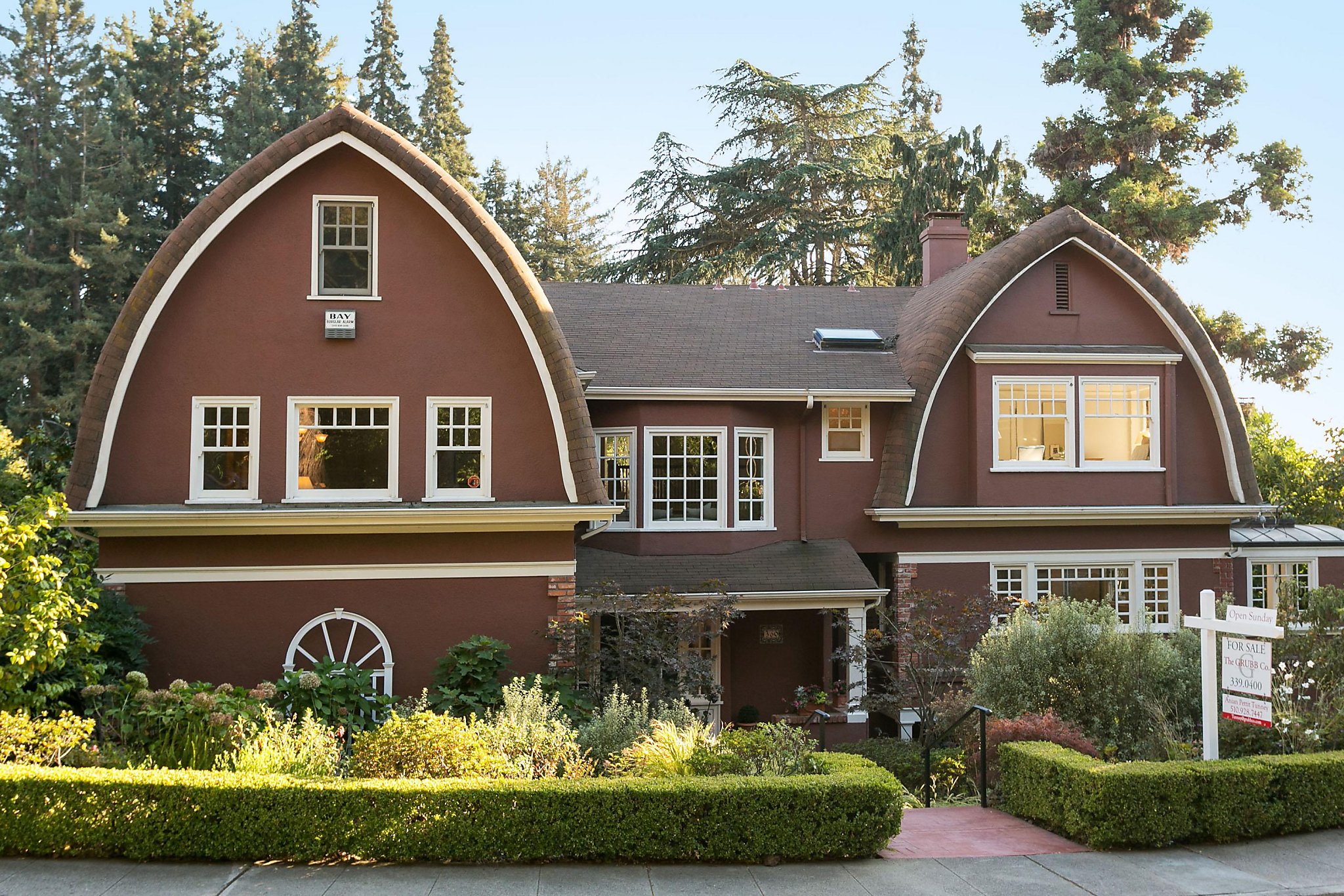 Walk-through: Stately Dutch Colonial in Piedmont
