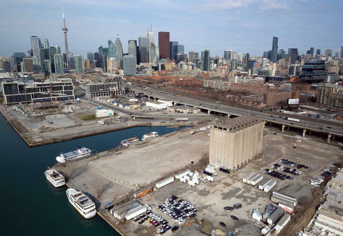 Alphabet’s Sidewalk Labs teams with Toronto to design high-tech neighborhood