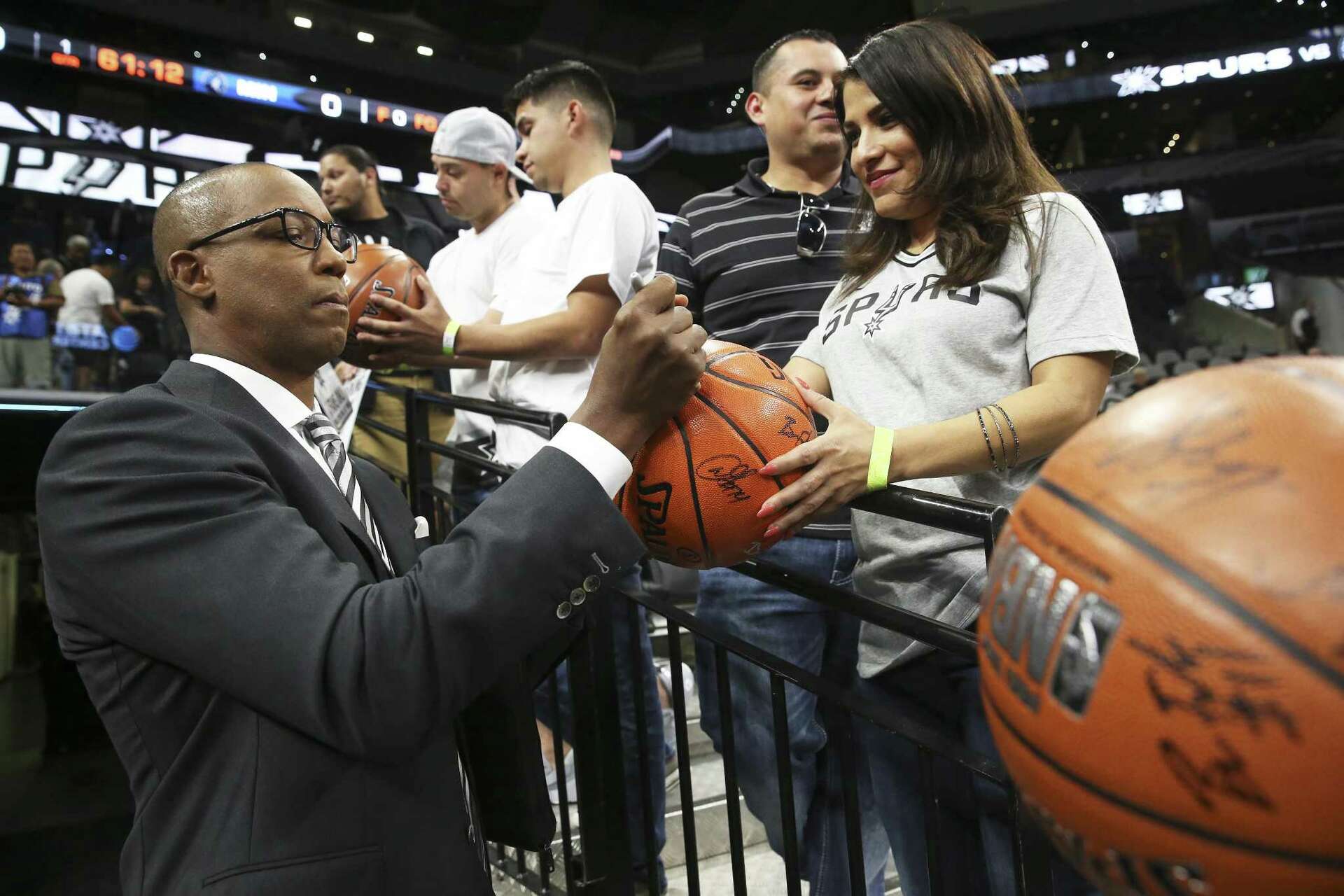 Arizona honors Sean Elliott for commitment to learning