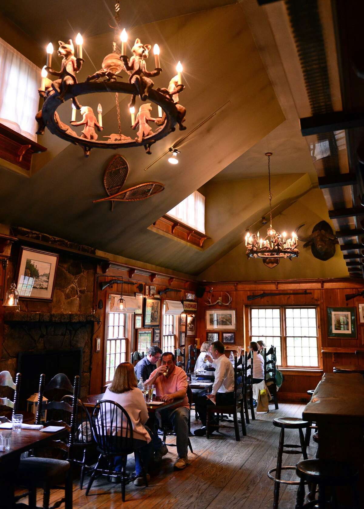 Easton couple buys Redding Roadhouse