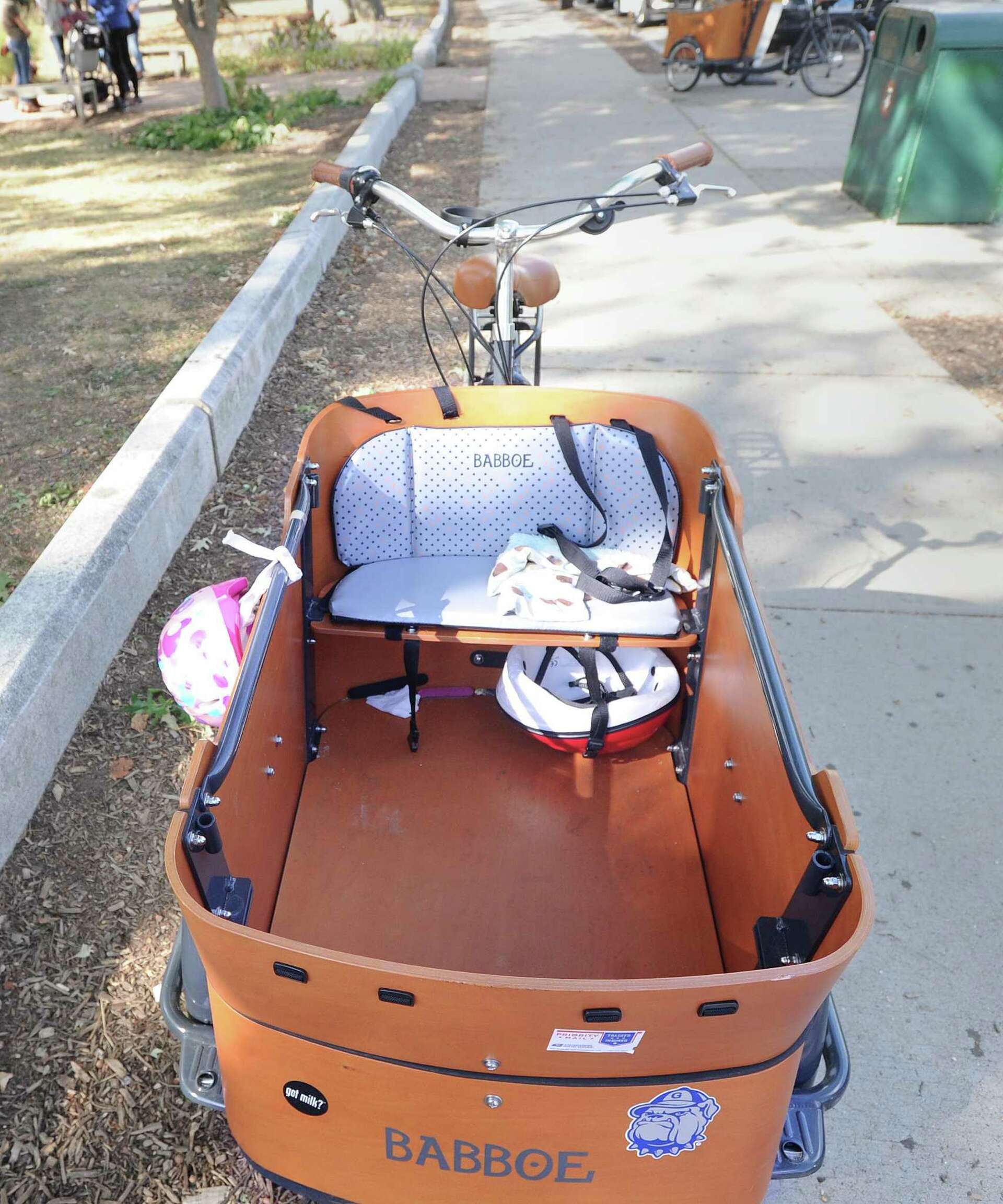 Box bikes take over Old Greenwich, Riverside