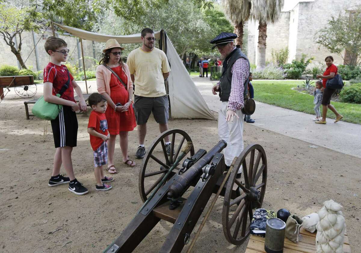 Bush at the center of new Alamo fight, with some critics’ firepower ...