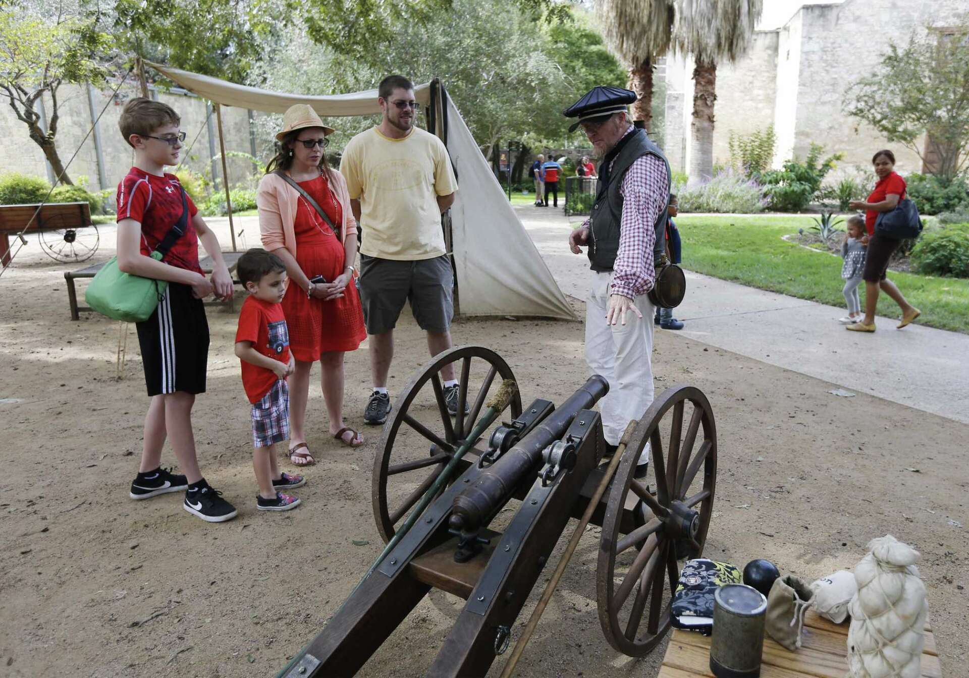 Bush at the center of new Alamo fight, with some critics’ firepower ...
