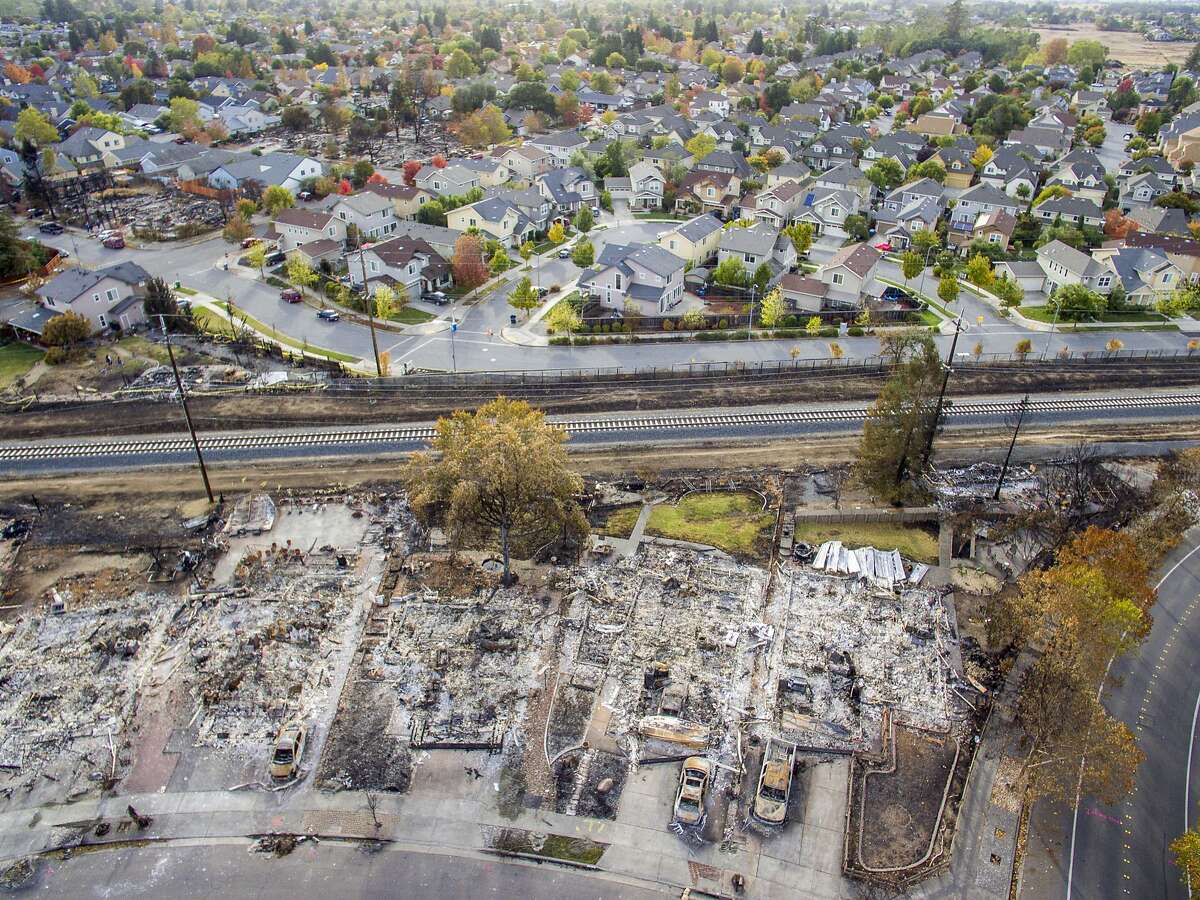 Many residents return in Santa Rosa as wildfire containment grows