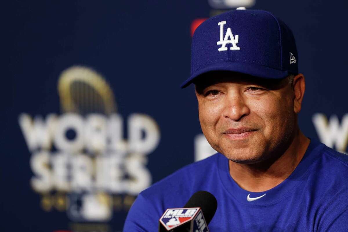 Astros set World Series roster