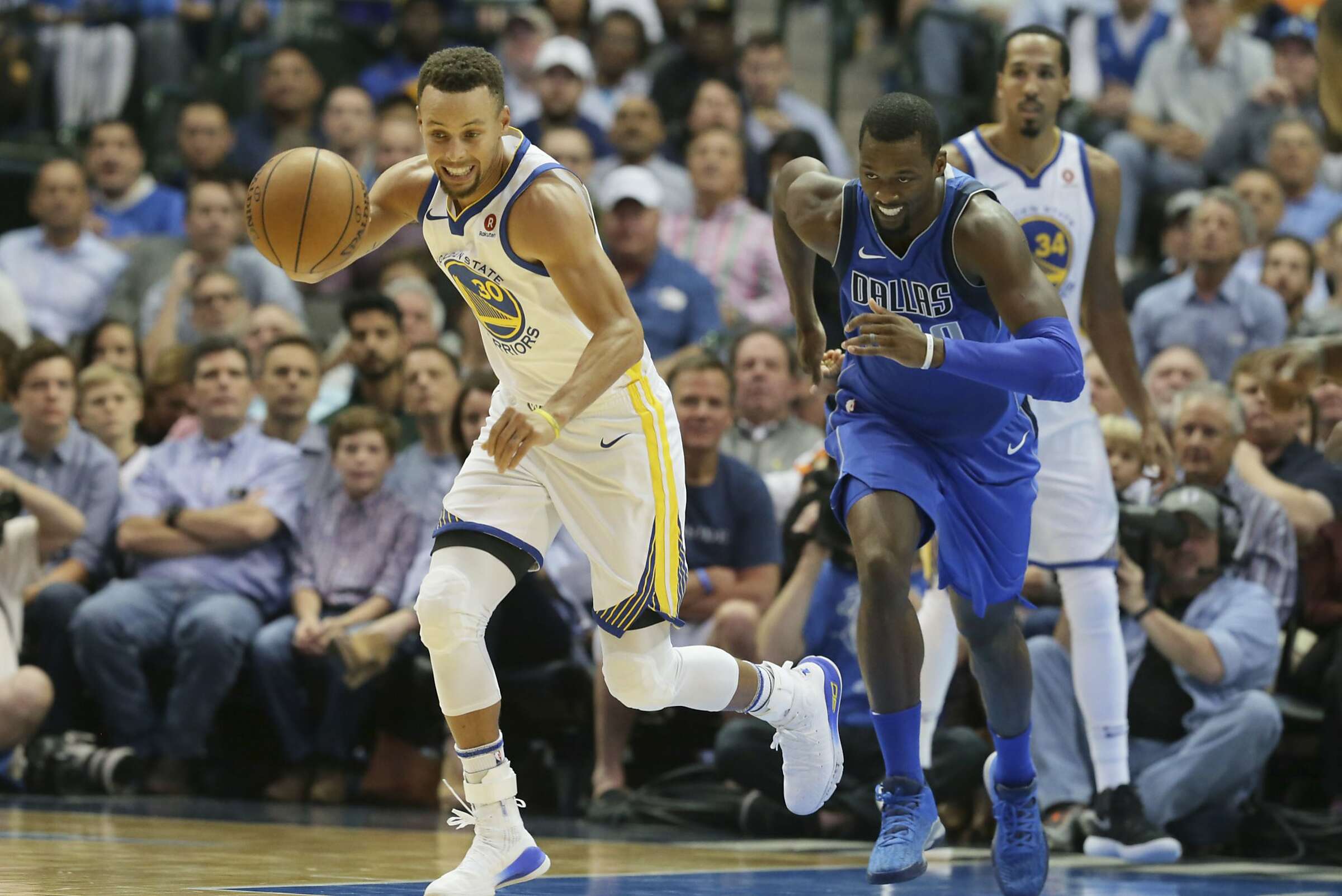 Warriors’ Stephen Curry consoles Mavericks guard’s grieving nephew