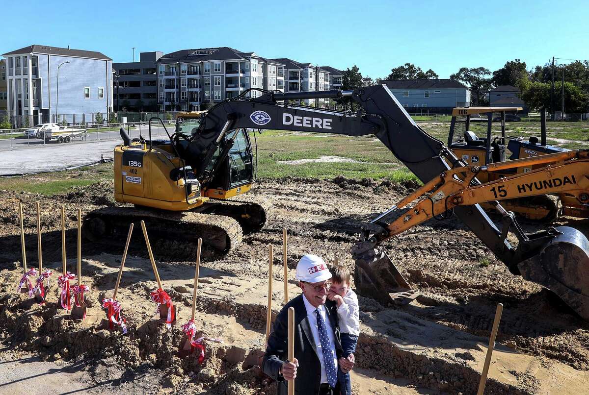 H-E-B breaks ground on long-awaited Heights grocery