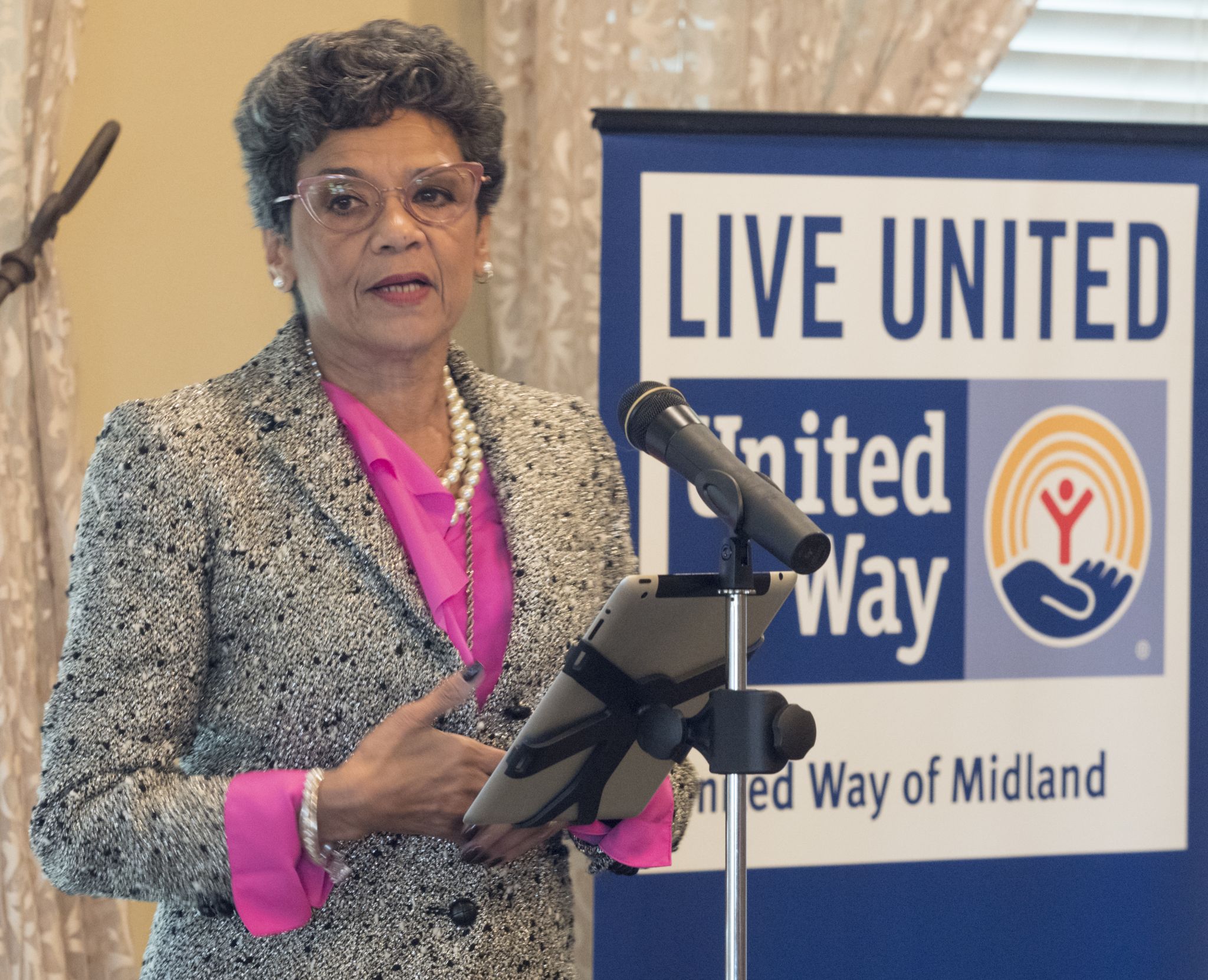 ‘Sesame Street’ actress shares personal literacy story at Power of the ...