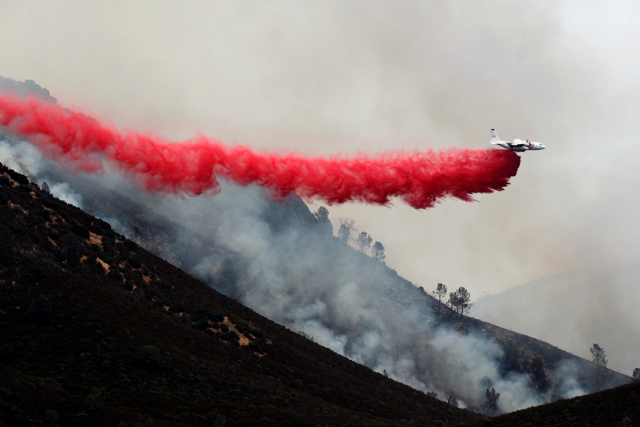 Man barely dodges tons of pink fire retardant as it pours from the sky
