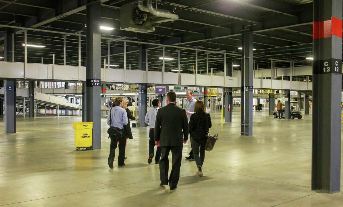 Massive new hub helps FedEx prep for holidays