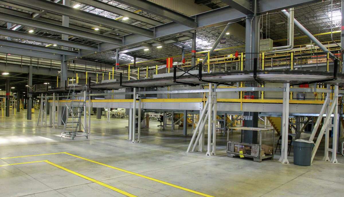 Massive new hub helps FedEx prep for holidays