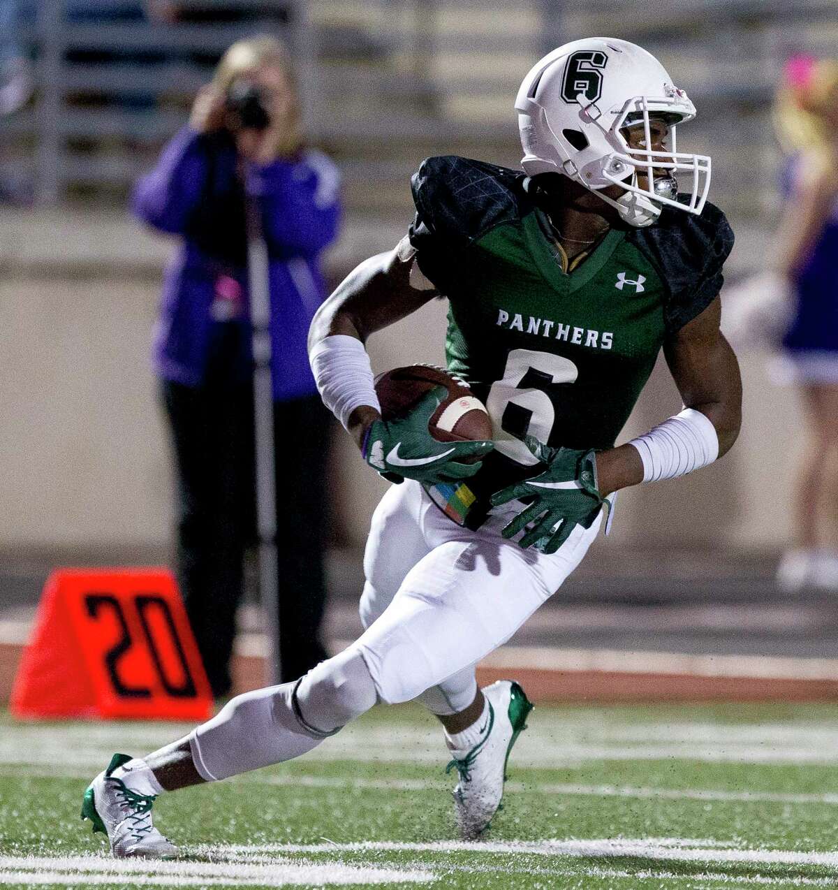 Defense leads Kingwood Park Panthers to win over Broncos