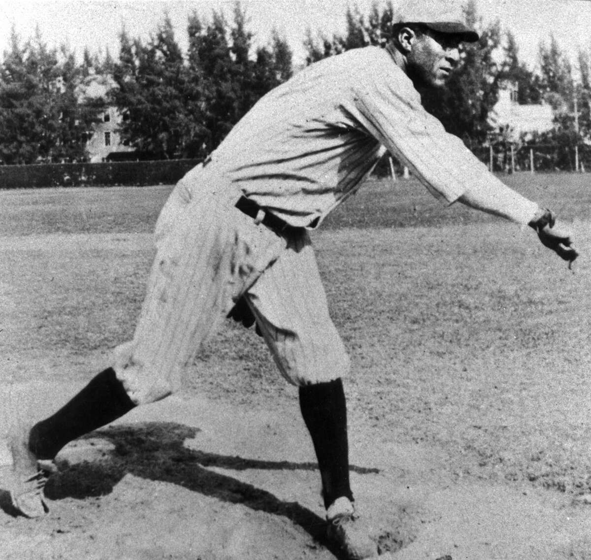 Smokey Joe Williams started career with San Antonio Black Broncos in 1905