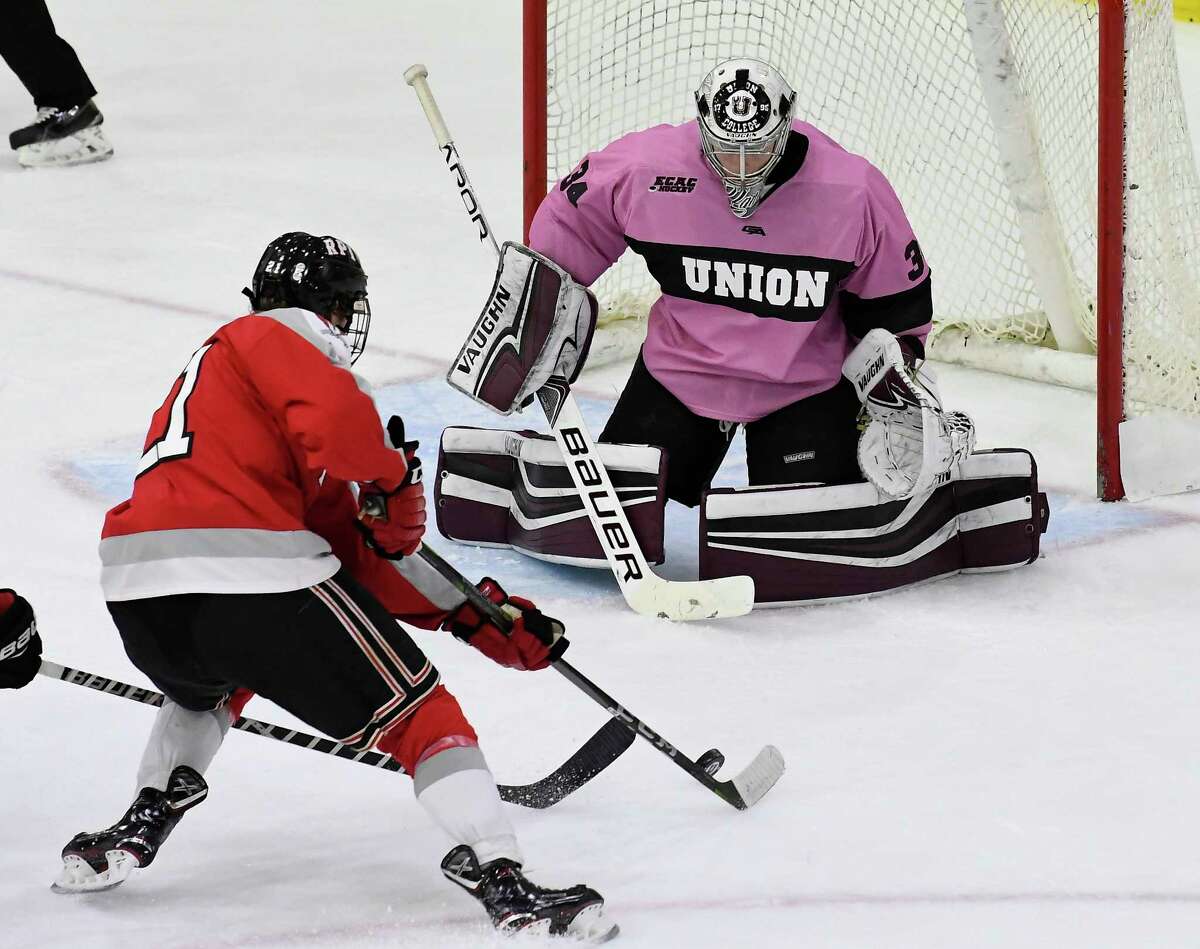 Union hockey holds off RPI for win in ECAC opener