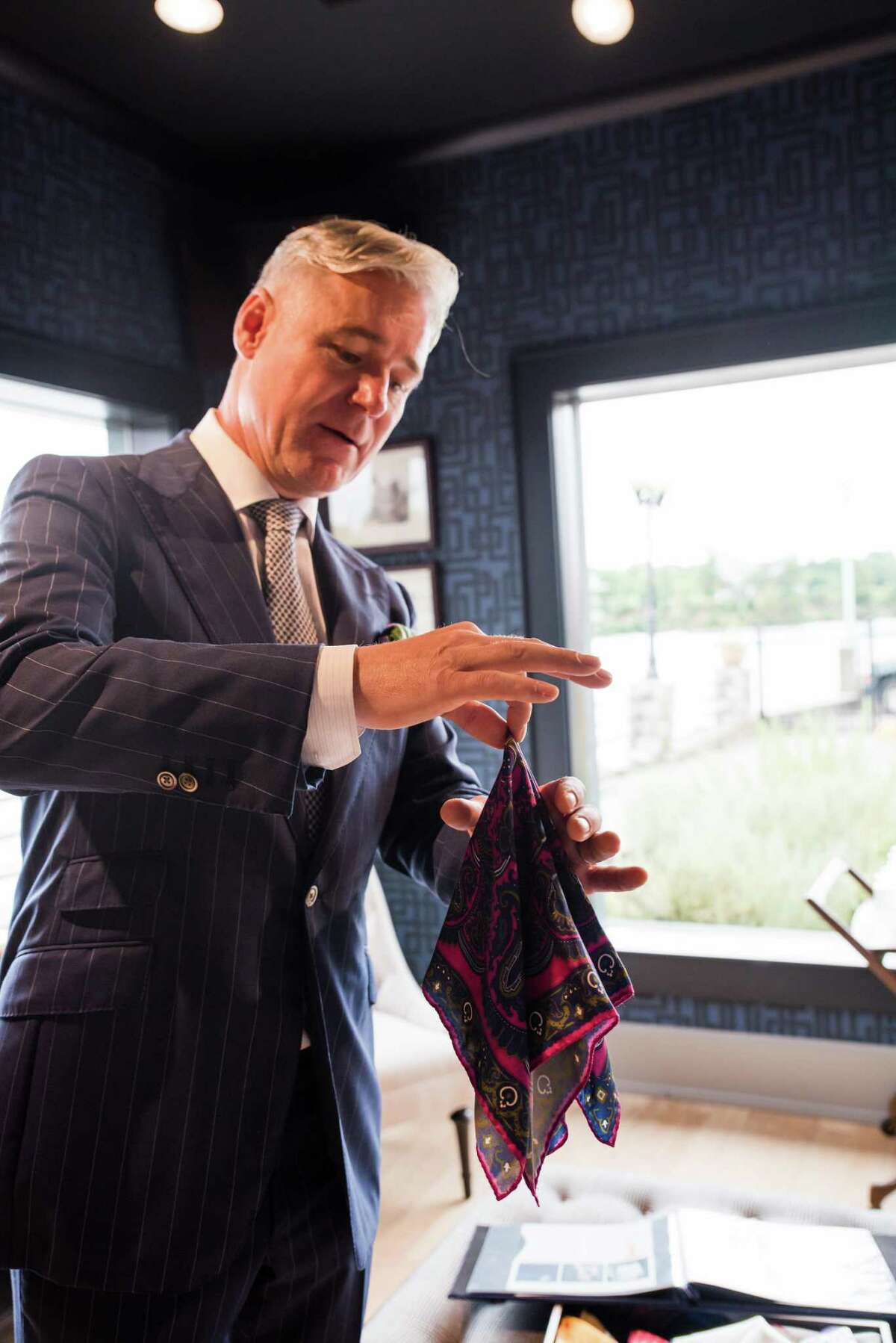 Tailor Stephen Kempson gives tips to the off-the-rack man
