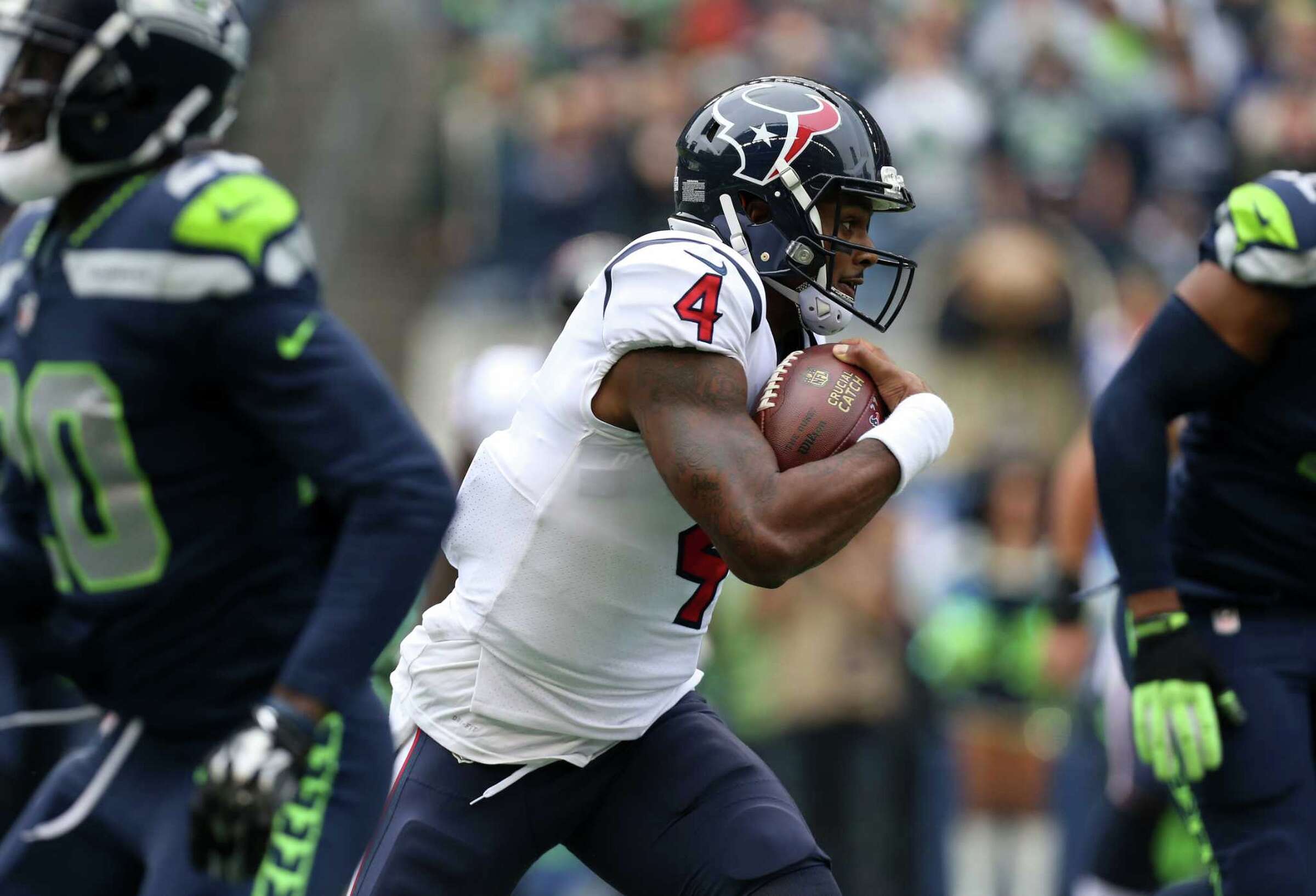 Sources: Texans rookie Deshaun Watson tears right ACL, season over