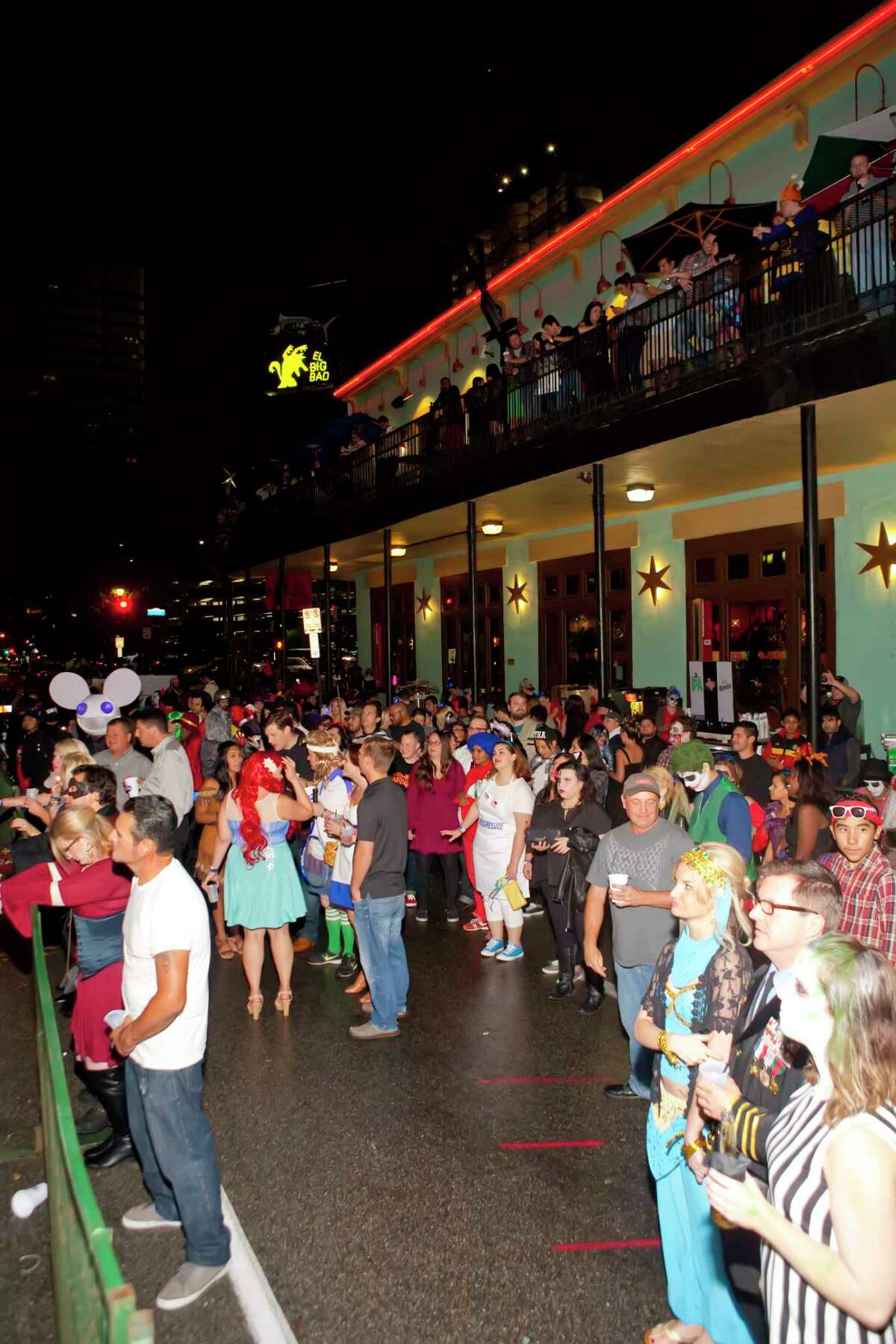 El Big Bad celebrates Halloween and Dia de los Muertos