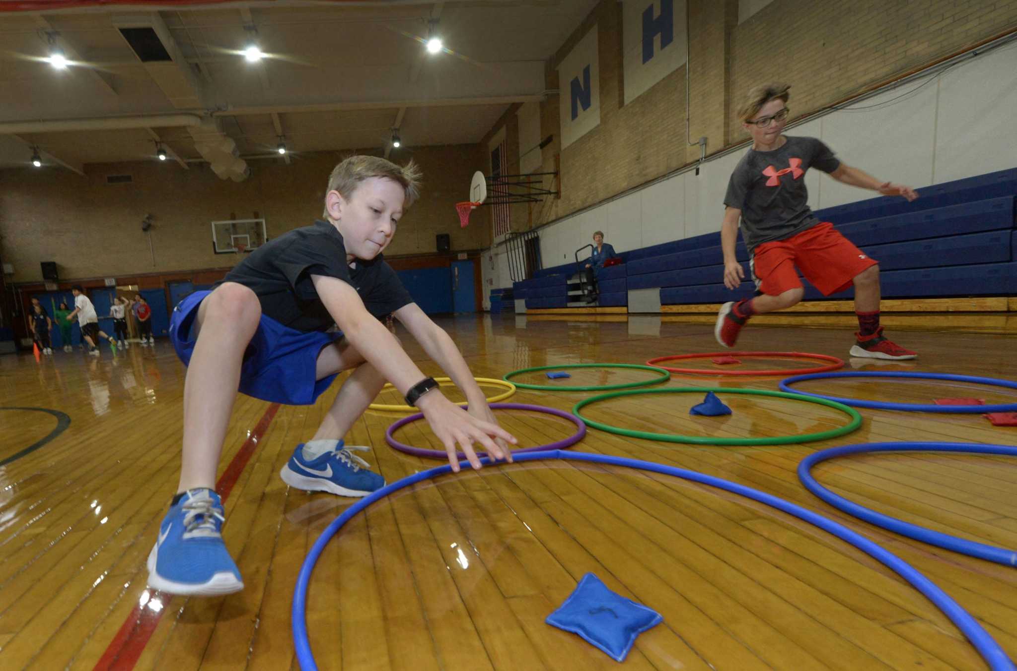 PE class aims for fitness, fun and cooperation