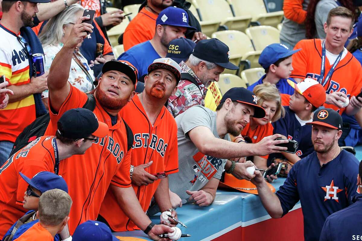 Astros stars to sign autographs at Academy stores