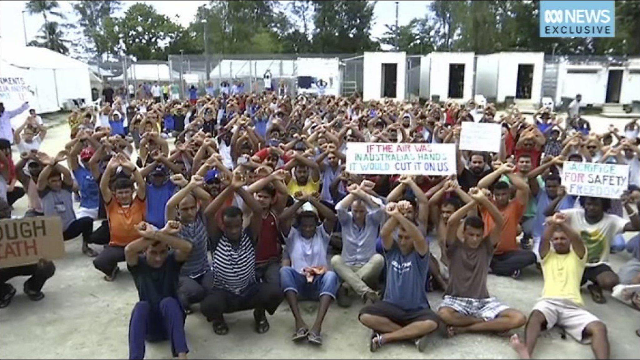Australian immigration camp on Papua New Guinea loses power