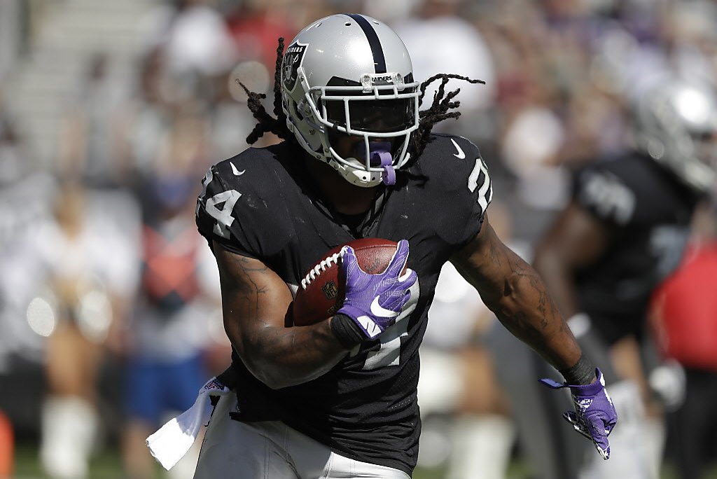 Raiders welcome Marshawn Lynch back from suspension