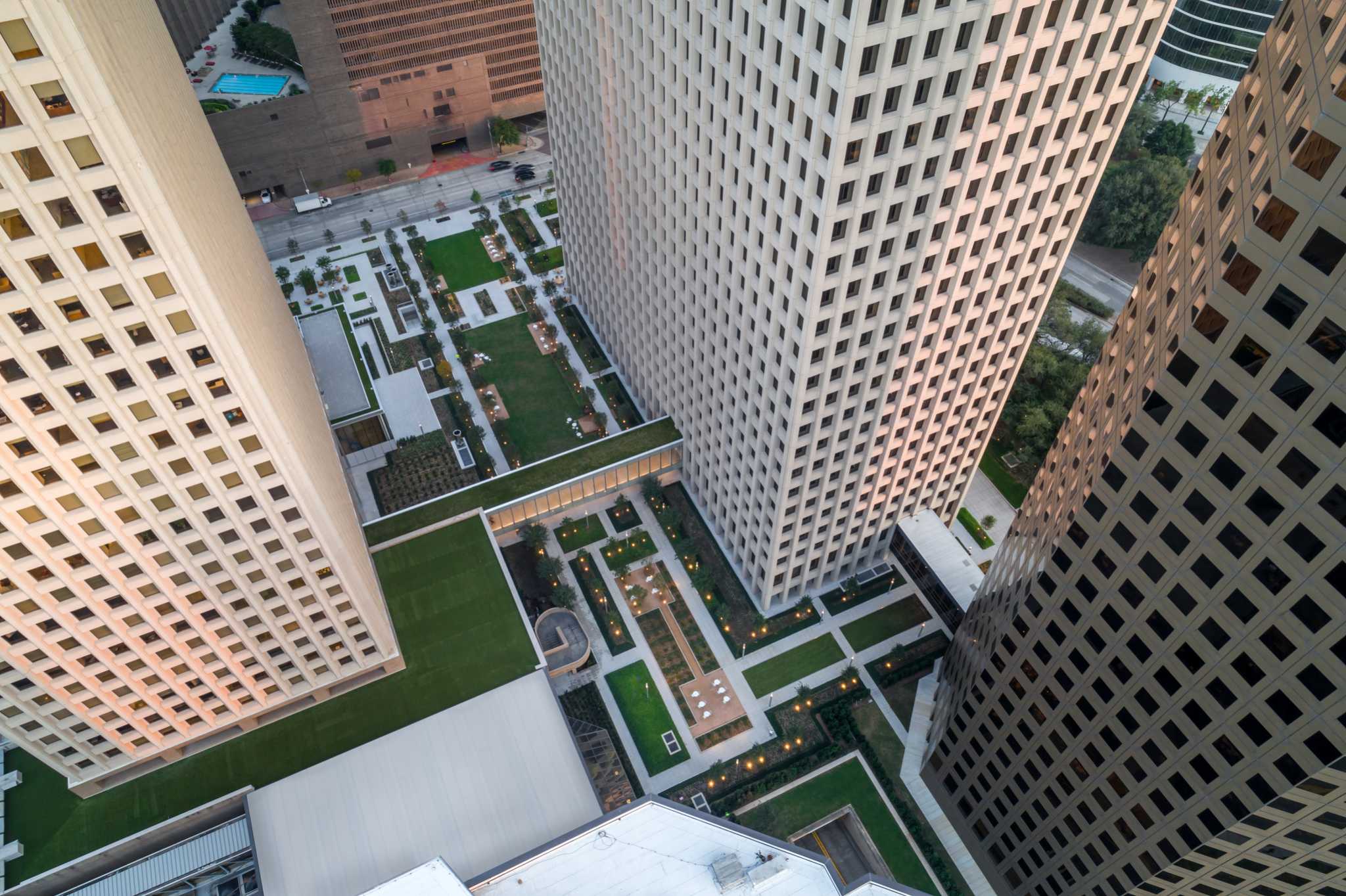 Deal of the Week: Law firm renews HQ lease in Two Allen Center