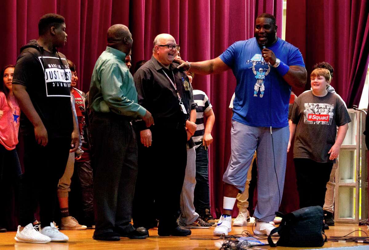 Ex-NFL player Wyman teaches Conroe students about choices