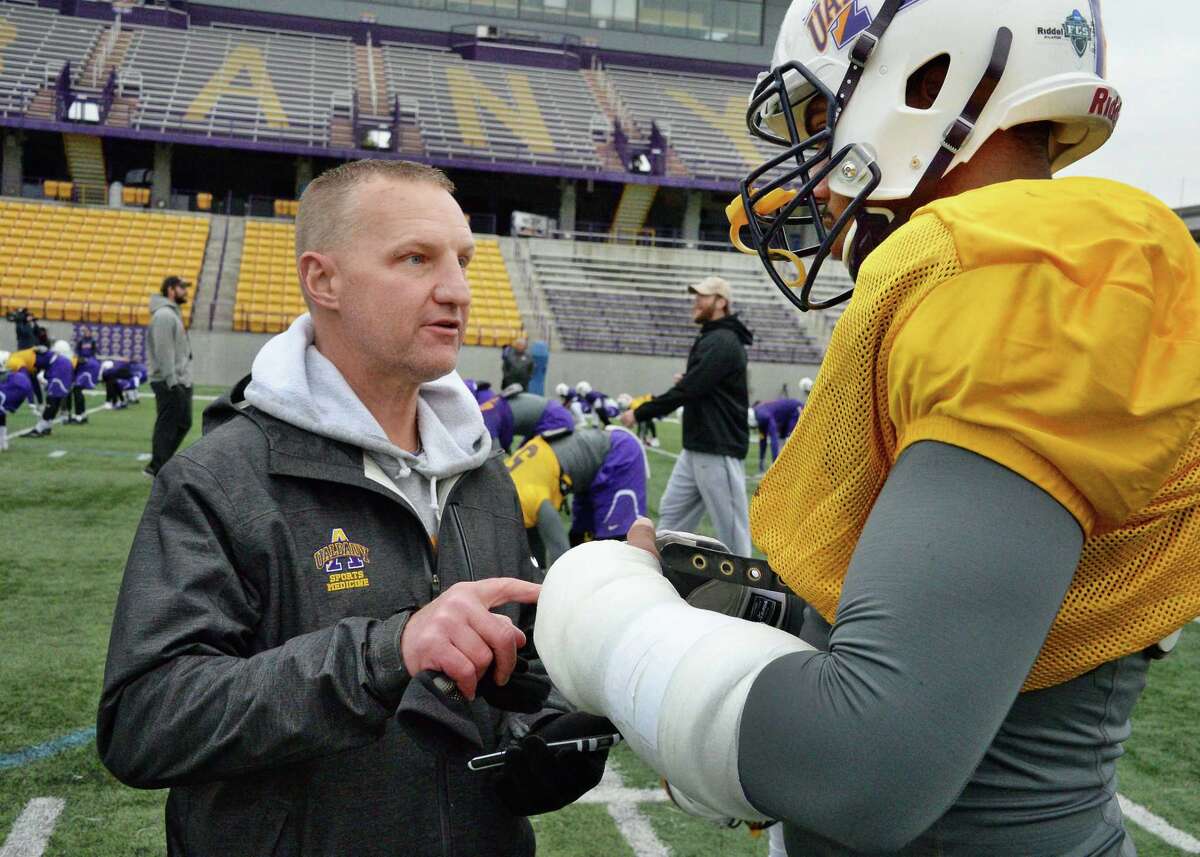 Great Danes football closes season against New Hampshire Saturday