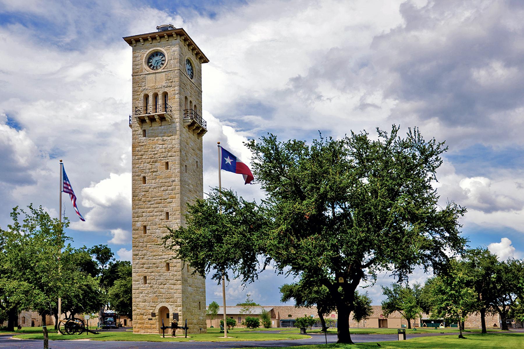 GIs, families celebrate a pandemic milestone at San Antonio’s Fort Sam ...