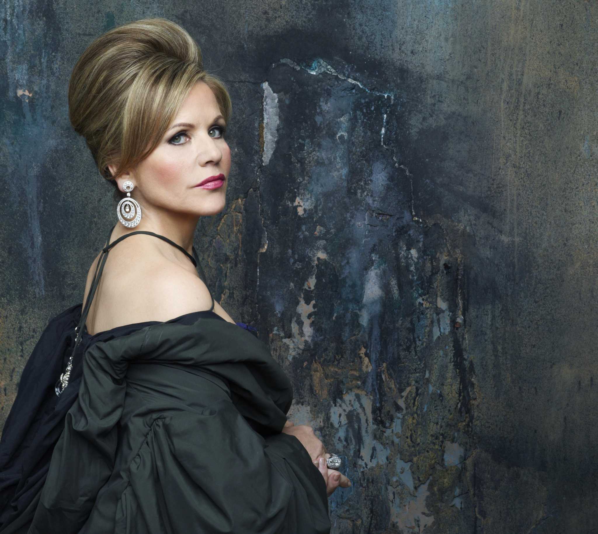Review: Soprano star Renée Fleming enchants