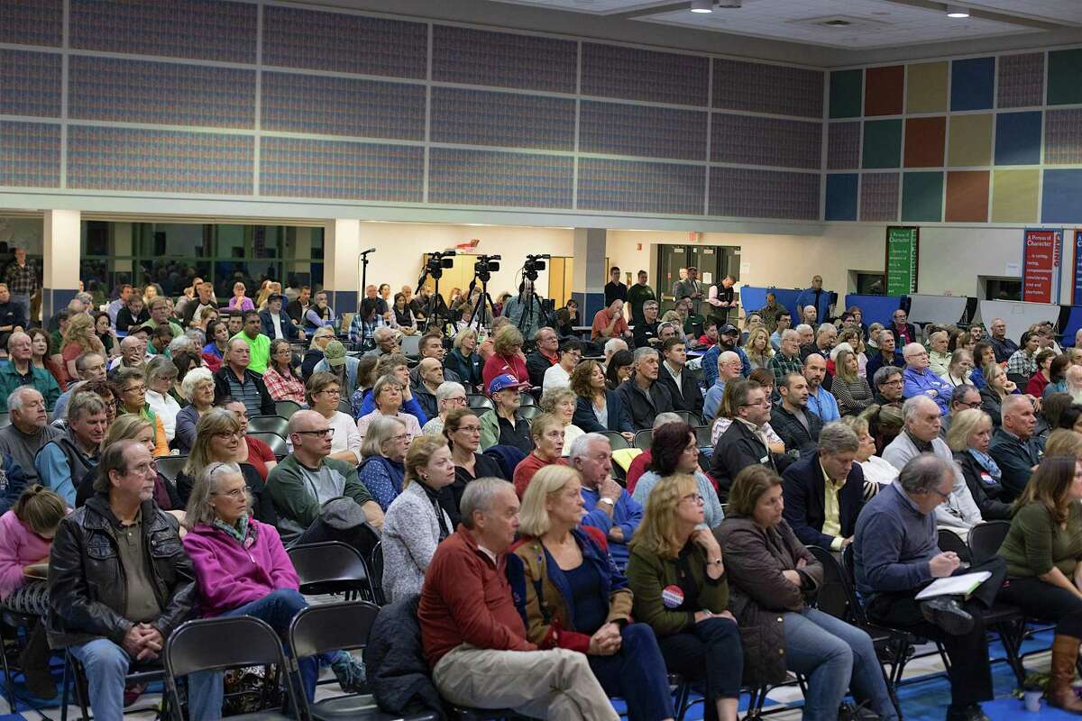 New Milford mayoral candidates debate roads, finances